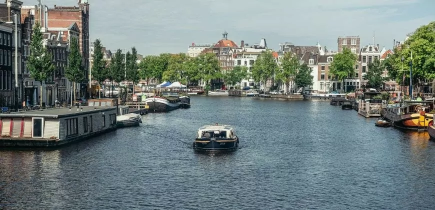 Privé Rondvaart Amsterdam - Vanaf €292 - Eco Boats Amsterdam